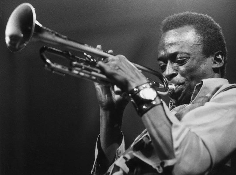 65 horas de Miles Davis, el músico que cambió la historia del jazz ...