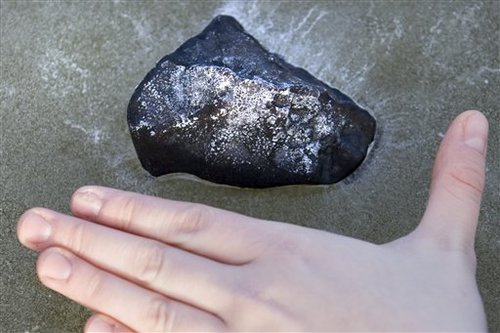 Meteorito perfora mano de adolescente alemán
