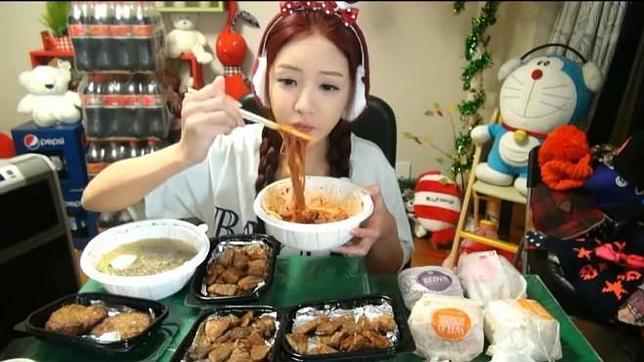 Muk-bang: jóvenes en Corea se graban comiendo en exceso y se vuelven ...